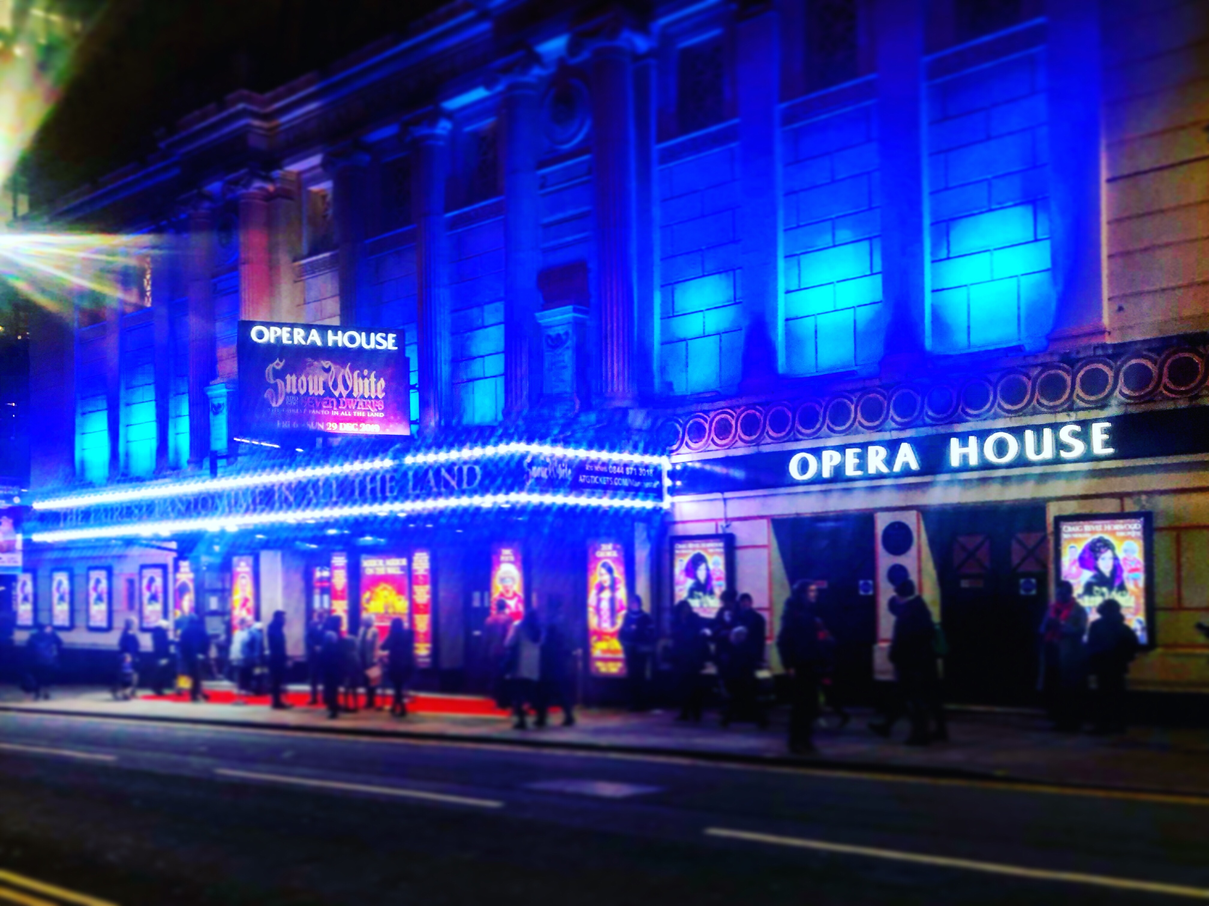Review: Snow White and the Seven Dwarfs at the Opera House – honorary manc
